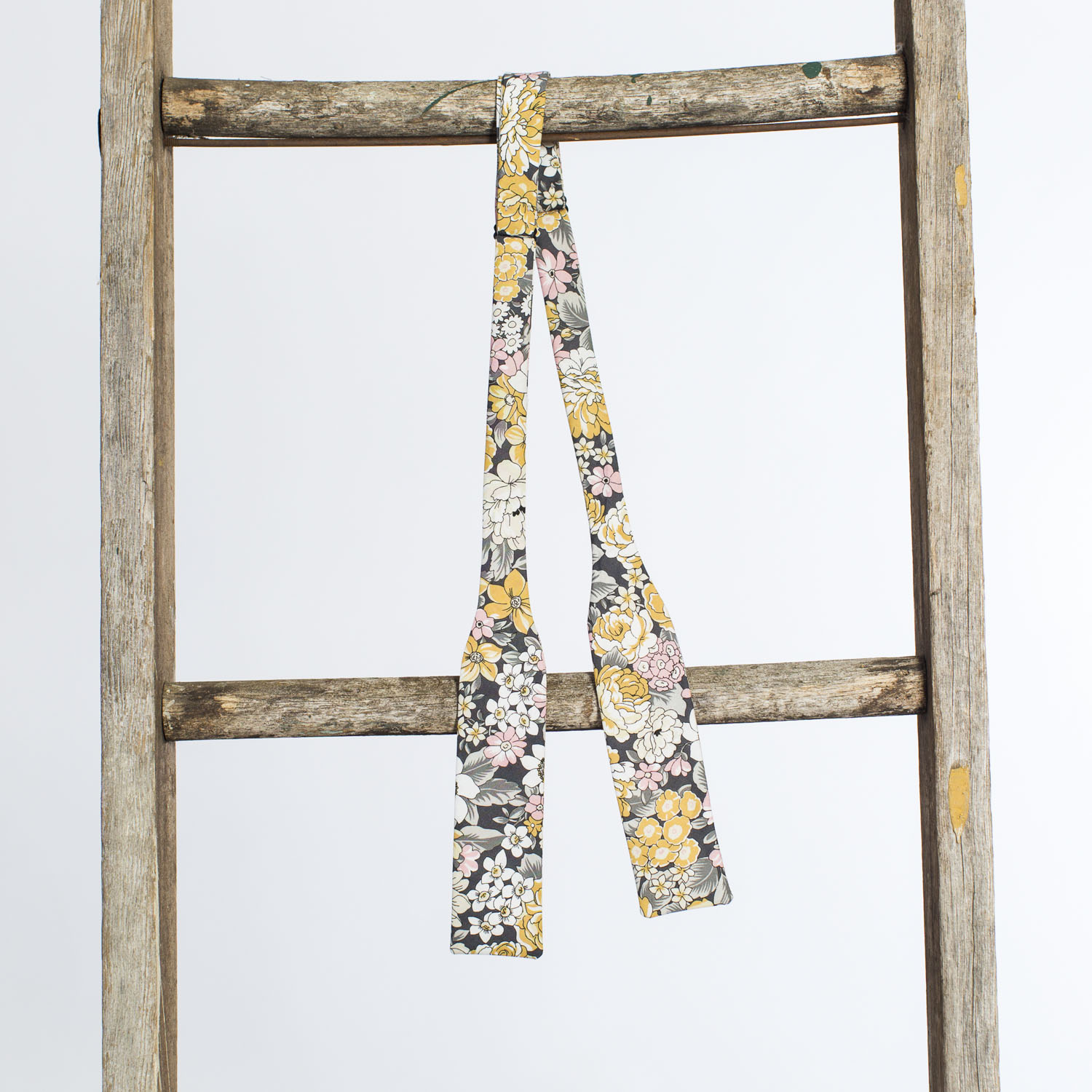 Meadow Floral Paddle Bow Tie - Durian & The Lyon